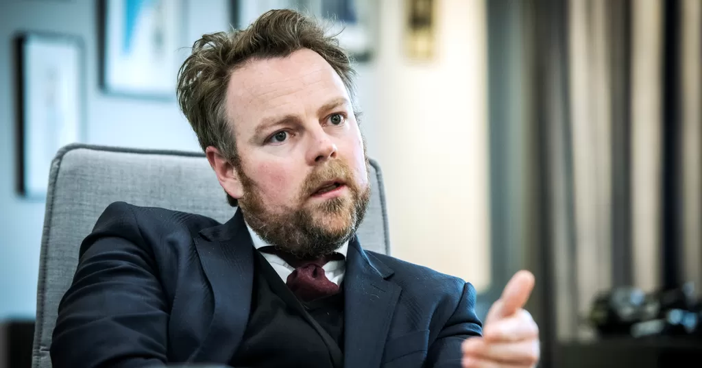Regjeringen åpner for sosialhjelp uten behovsprøving til frilansere og ... Regjeringen åpner for sosialhjelp uten behovsprøving til frilansere og ...