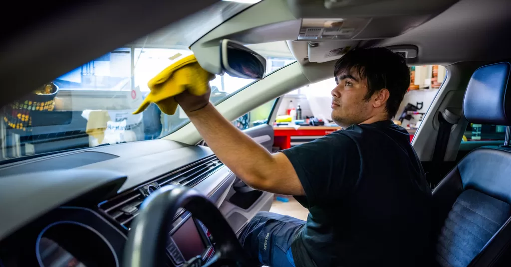 Robin (17) er Norges første bilpleie-lærling | FriFagbevegelse