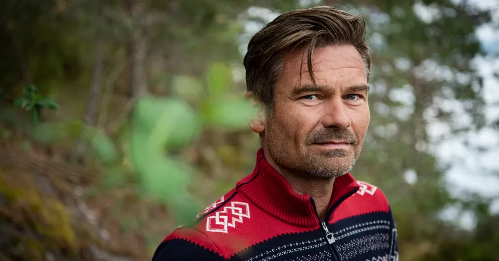 Som 11-åring ble han gravd ned i snøen. Nå oppsøker Roger Bjørnstad ...