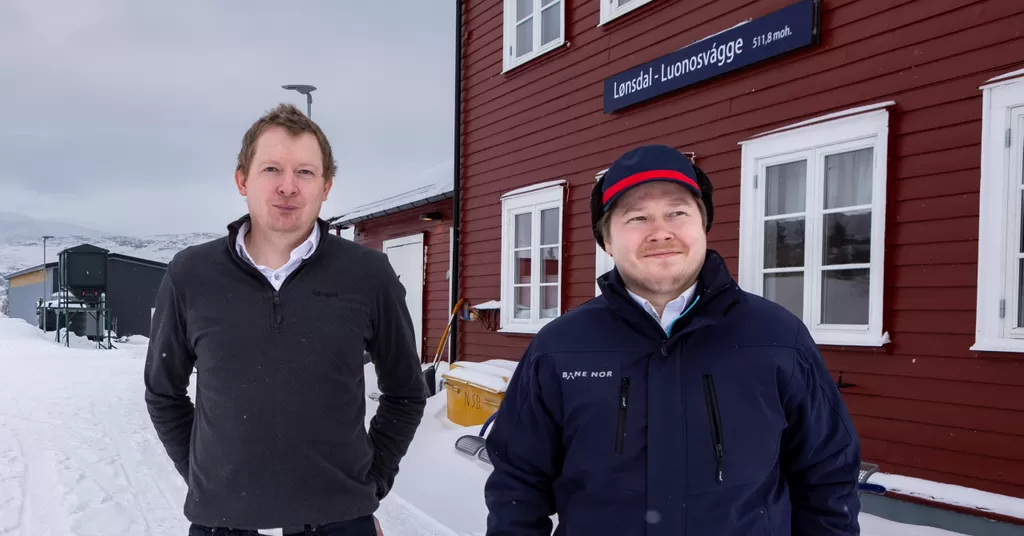 Espen og Erlend jobber og lever på en øde jernbanestasjon annenhver uke ...