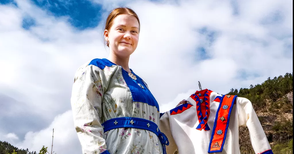 Stine syr 17.mai-plagg etter samisk tradisjon: – Vi bærer koftene med ...