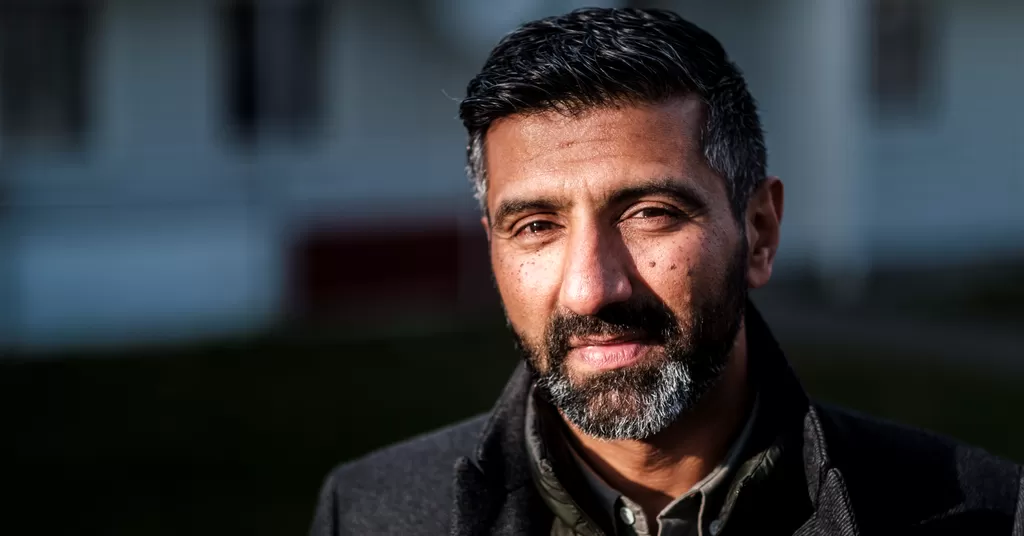 Younas er en dobbel minoritet i barnevernet: – Jeg vet hvordan det er å ...