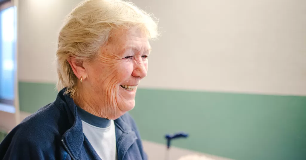 Renholder Elna (65) har rekord i å stå i jobben. Dette fikk henne til å ...