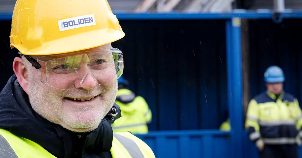 Skal arbeidere trekkes i lønn når uværet stenger veien? LO krever nye ...